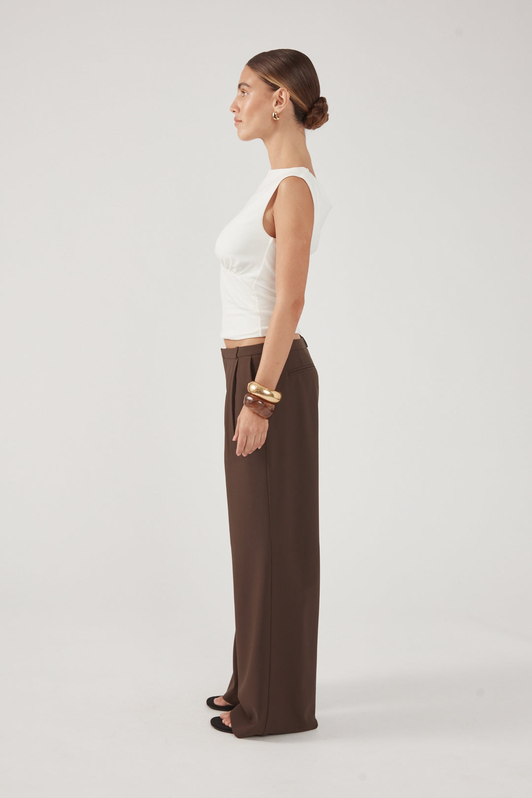 Perfect Stranger Rae Low Rise Pleated Tailored Pant Brown